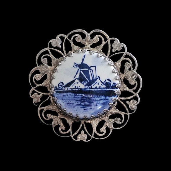 Holland Deft | Jewelry | Vintage Holland Delft Blue Earthenware Round ...